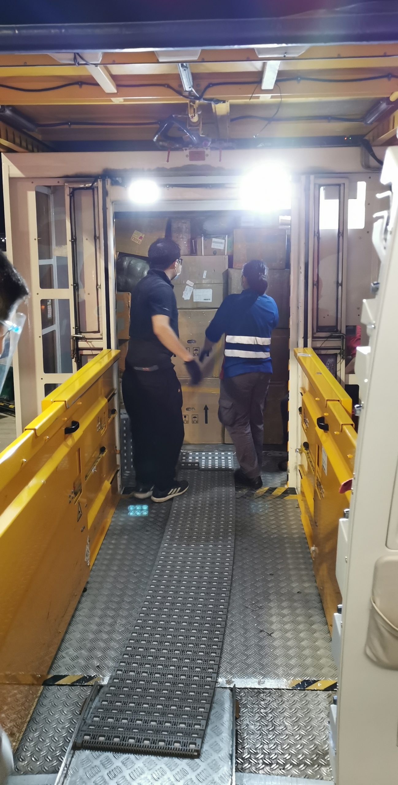 A Look at Cabin-load Cargo Operations - FlyMag.com