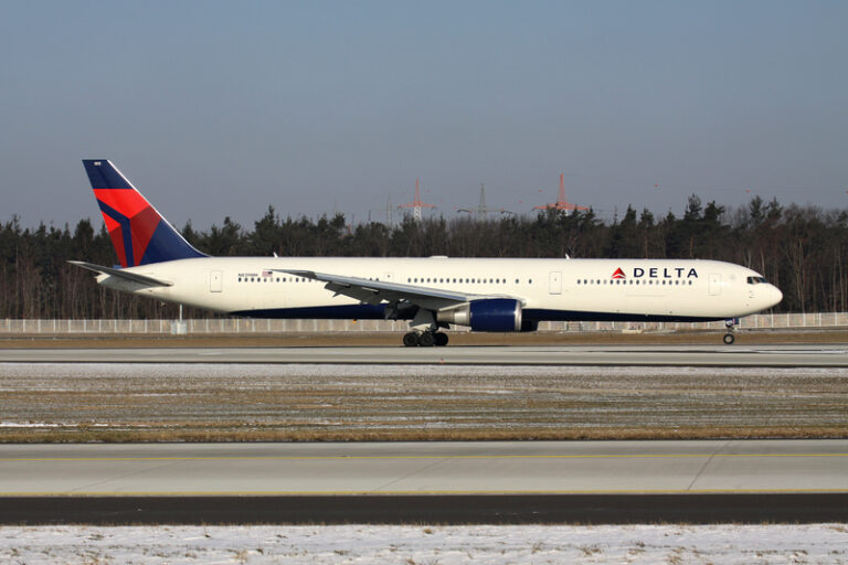 Delta Air Lines Boeing 767 Returns to JFK After Fumes Detected Onboard ...